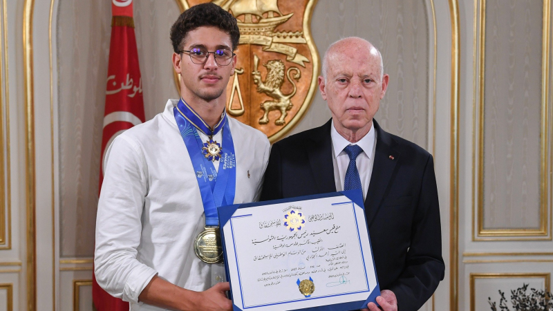 Ahmed Jaouadi décoré par Kaïs Saïed | Mosaique FM