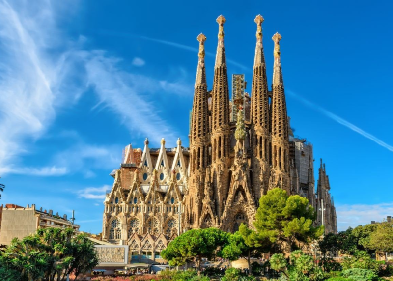 Espagne : la tour de Jésus-Christ à la Sagrada Familia achevée en 2026 ...