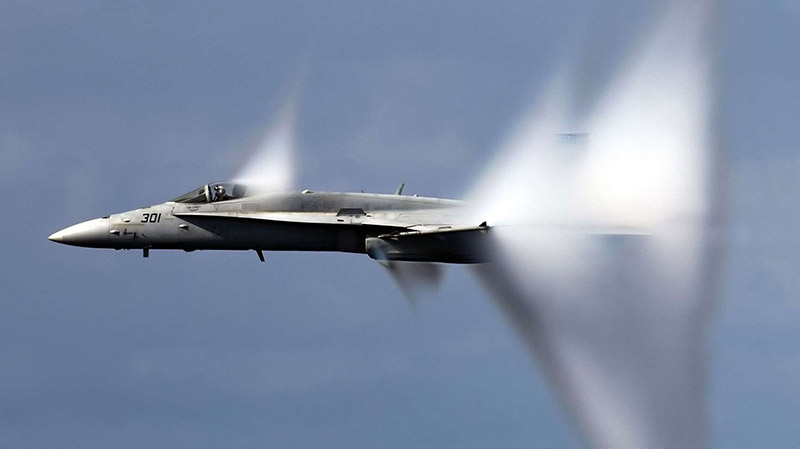 Bruit d'explosion dans le ciel de Paris... | Mosaique FM