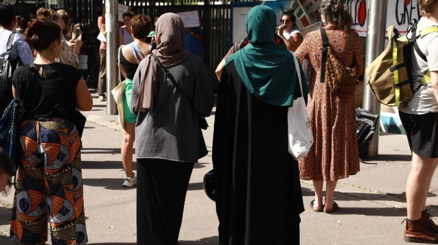France : Le Conseil d’État valide l’interdiction de l’abaya à l’école ...