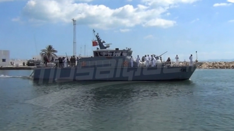 De fabrication tunisienne: mise à l'eau d'une frégate militaire ...